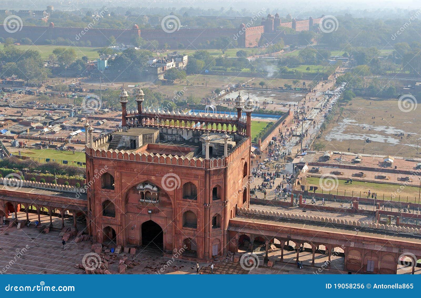 Jama Masjid and Red Fort at Delhi Stock Photo - Image of building ...