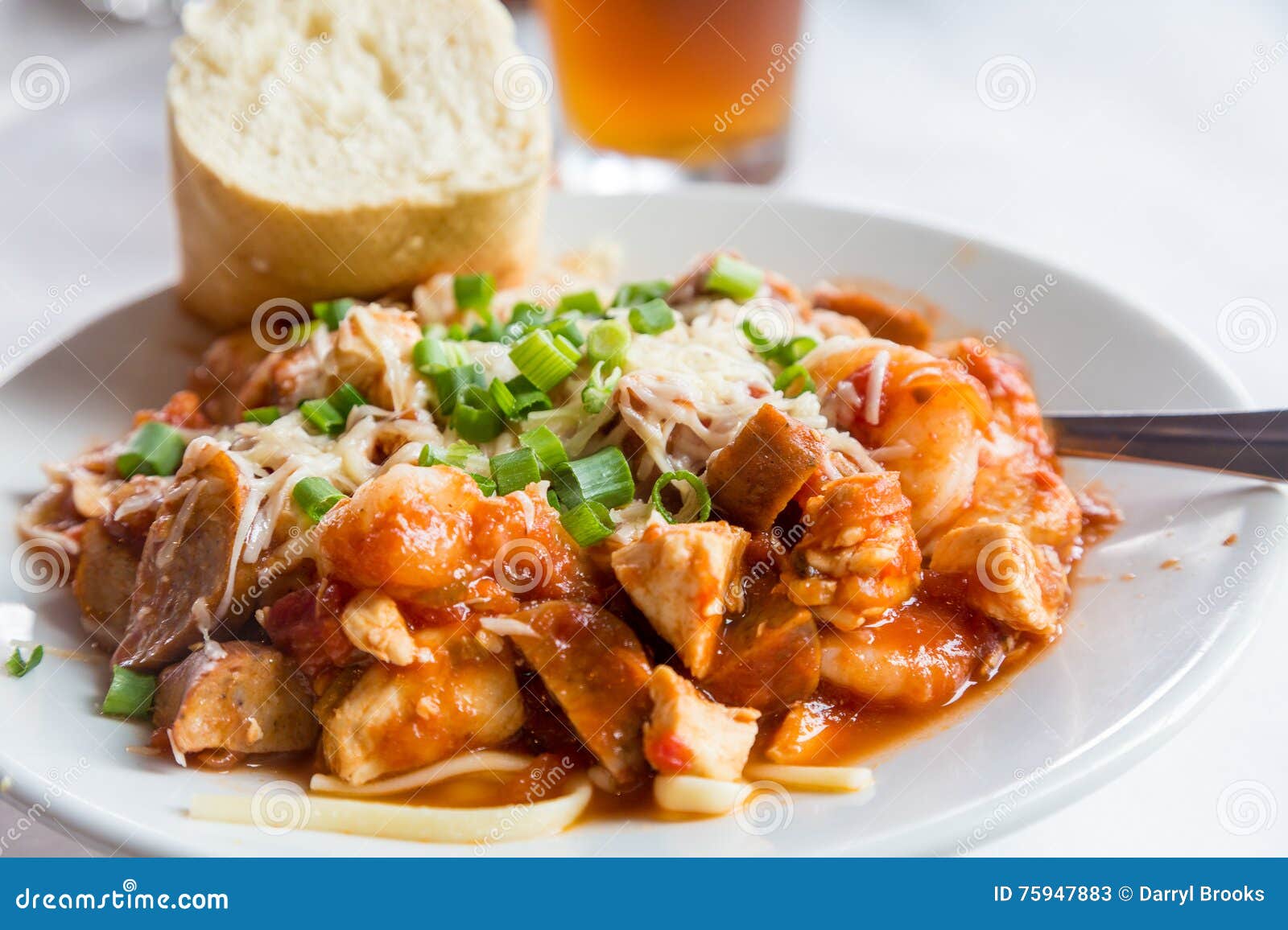 Jambalaya De Los Mariscos Con Pan Imagen de archivo - Imagen de ...
