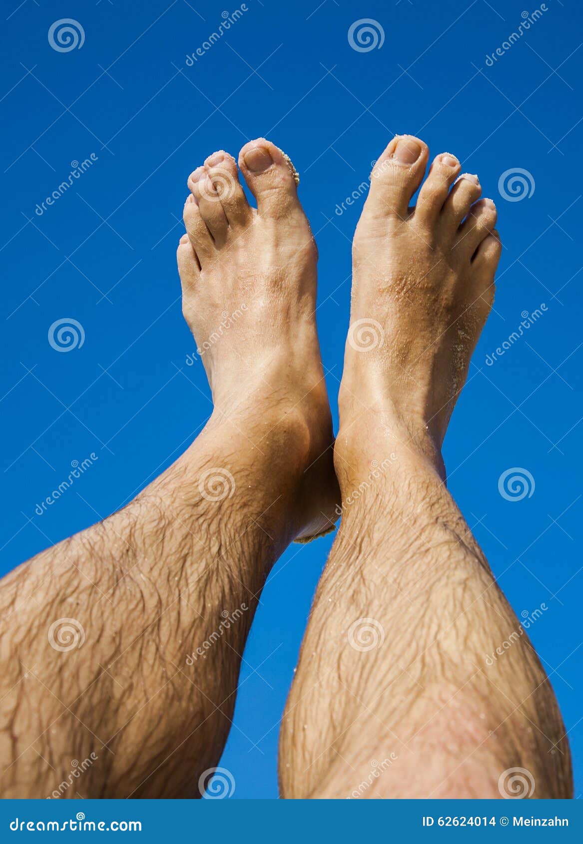 Jambe et pieds d'un homme photo stock. Image du signe - 62624014