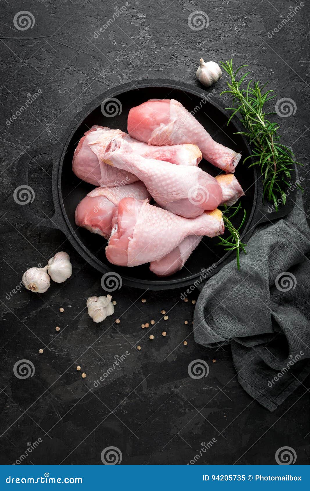 Jambes De Poulet Crues, Pilon Image stock - Image du nourriture, poulet ...