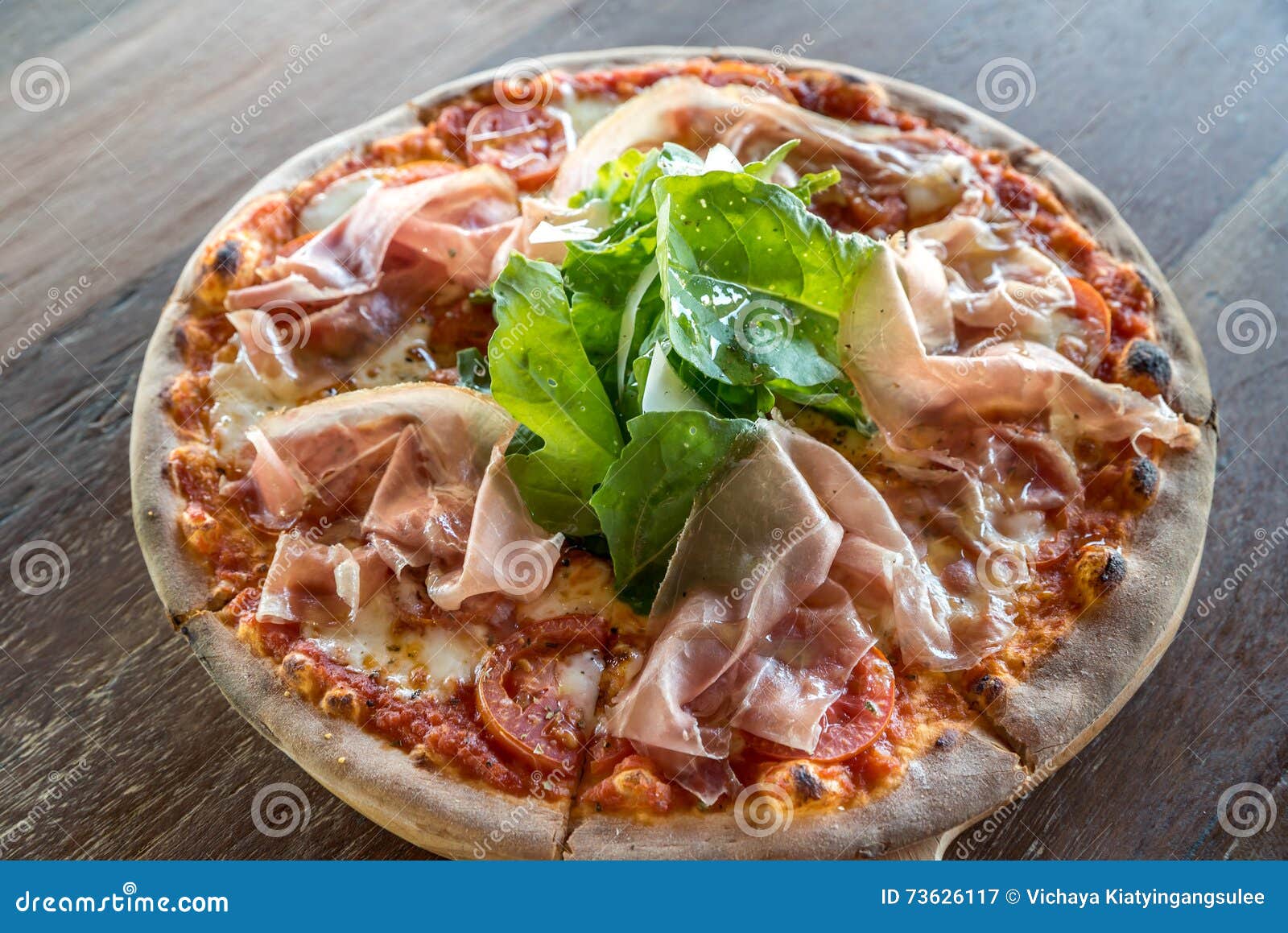 Jambon de Parme de pizza image stock. Image du repas - 73626117