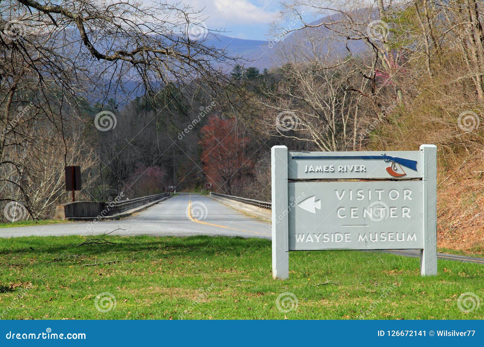 James River Visitor Center Sign Redaktionelles Foto - Bild von berg ...