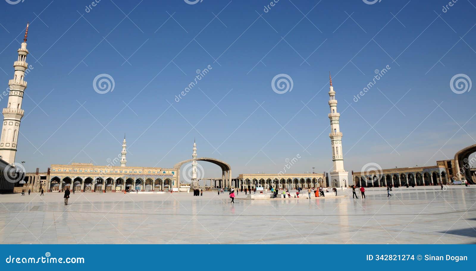 Jamkaran Mosque stock illustration. Illustration of jamka - 342821274
