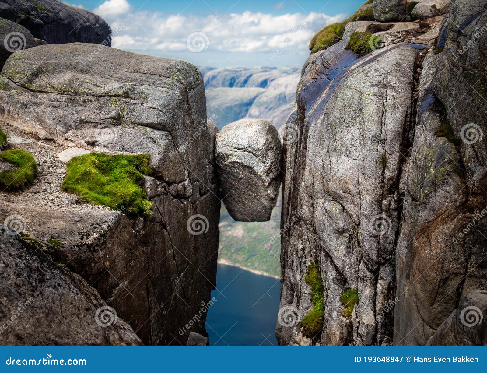 Jammed Rock between Two Cliff Walls Stock Image - Image of high, jammed ...