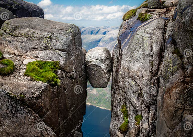 Jammed Rock between Two Cliff Walls Stock Image - Image of high, jammed ...