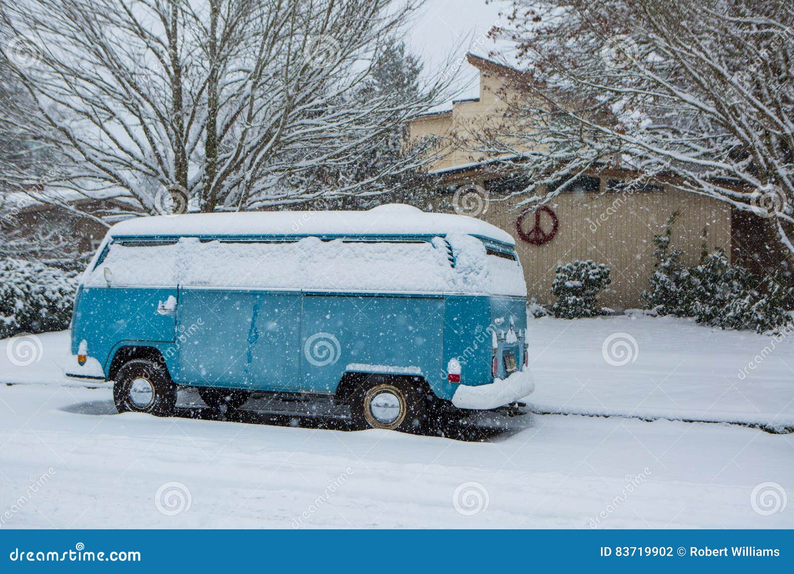 Jan 3, 2017 Eugene or: a VW Micro Bus is Buried in a Blanket of Snow ...