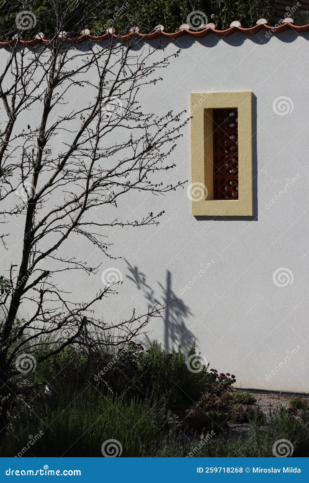 Janela Aberta Renovada Rural Foto de Stock - Imagem de aberto, exterior ...