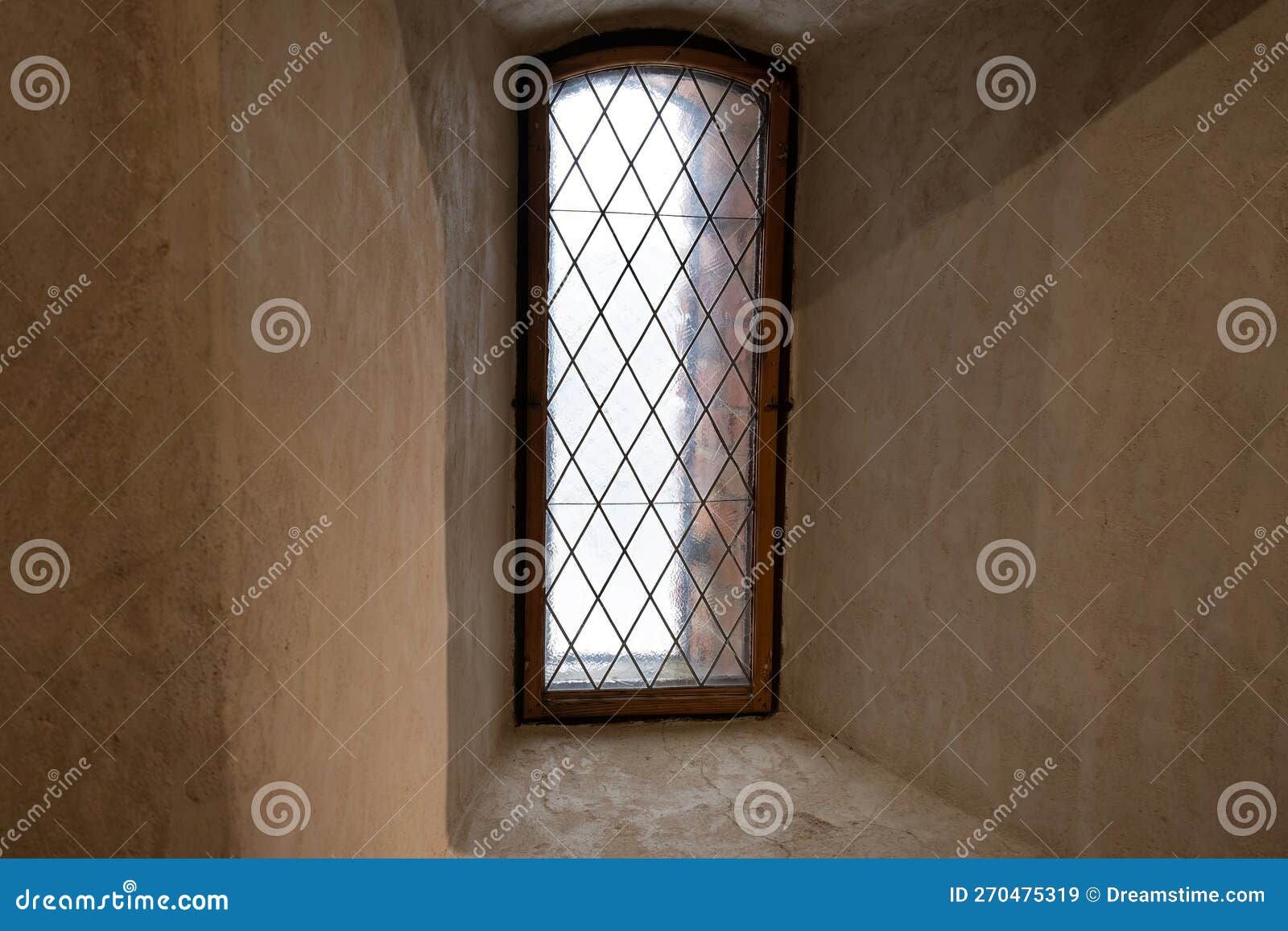 Janela Antiga Do Interior De Um Castelo Medieval Imagem de Stock ...