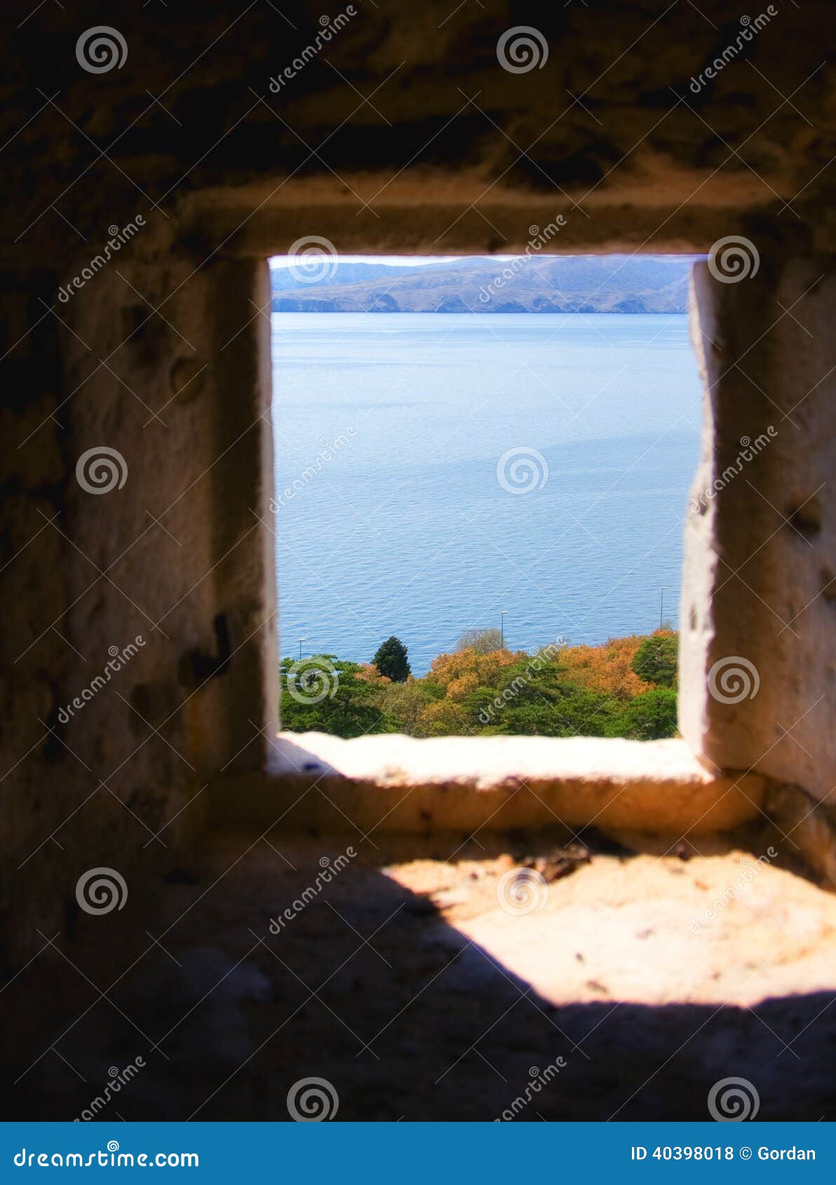 Janela do castelo foto de stock. Imagem de castelo, pedra - 40398018