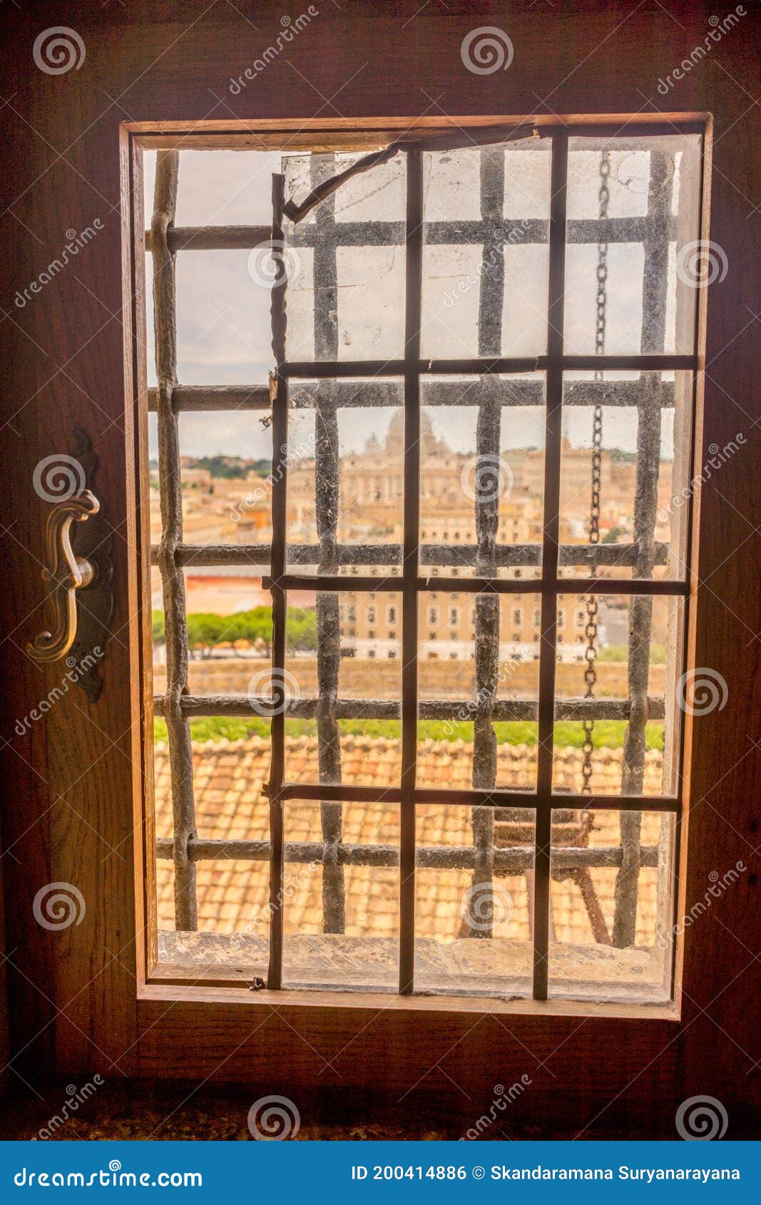 Janela fechada com vidro foto de stock. Imagem de imagem - 200414886