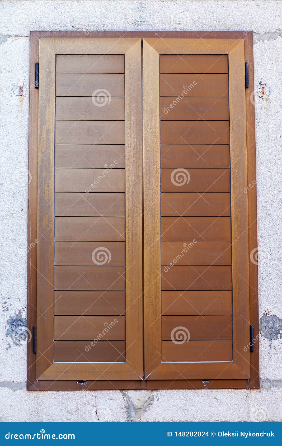 Janela Fechada, Moderna, De Madeira Na Parede Velha Foto de Stock ...