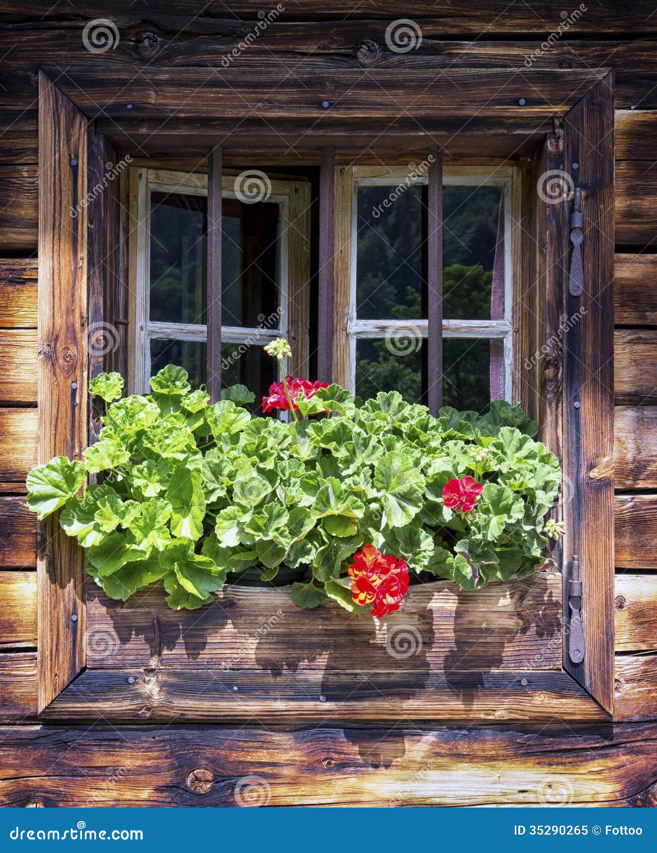 Janela velha imagem de stock. Imagem de rural, imagem - 35290265