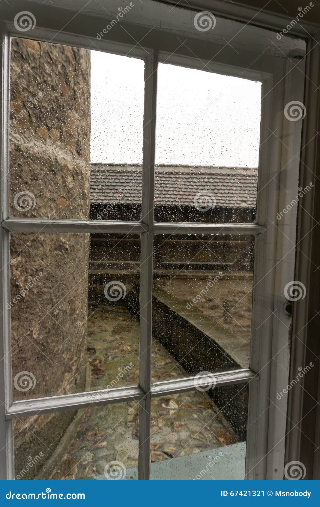 Janela Velha Do Castelo Medieval Com Quadro De Madeira Imagem de Stock ...