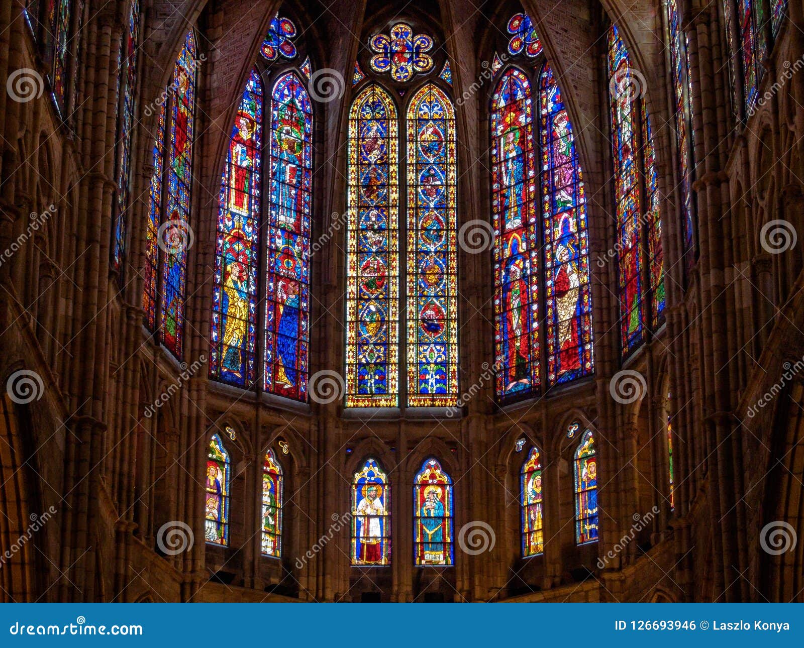 Janelas Da Igreja Do Vitral - Leon Foto de Stock - Imagem de ...