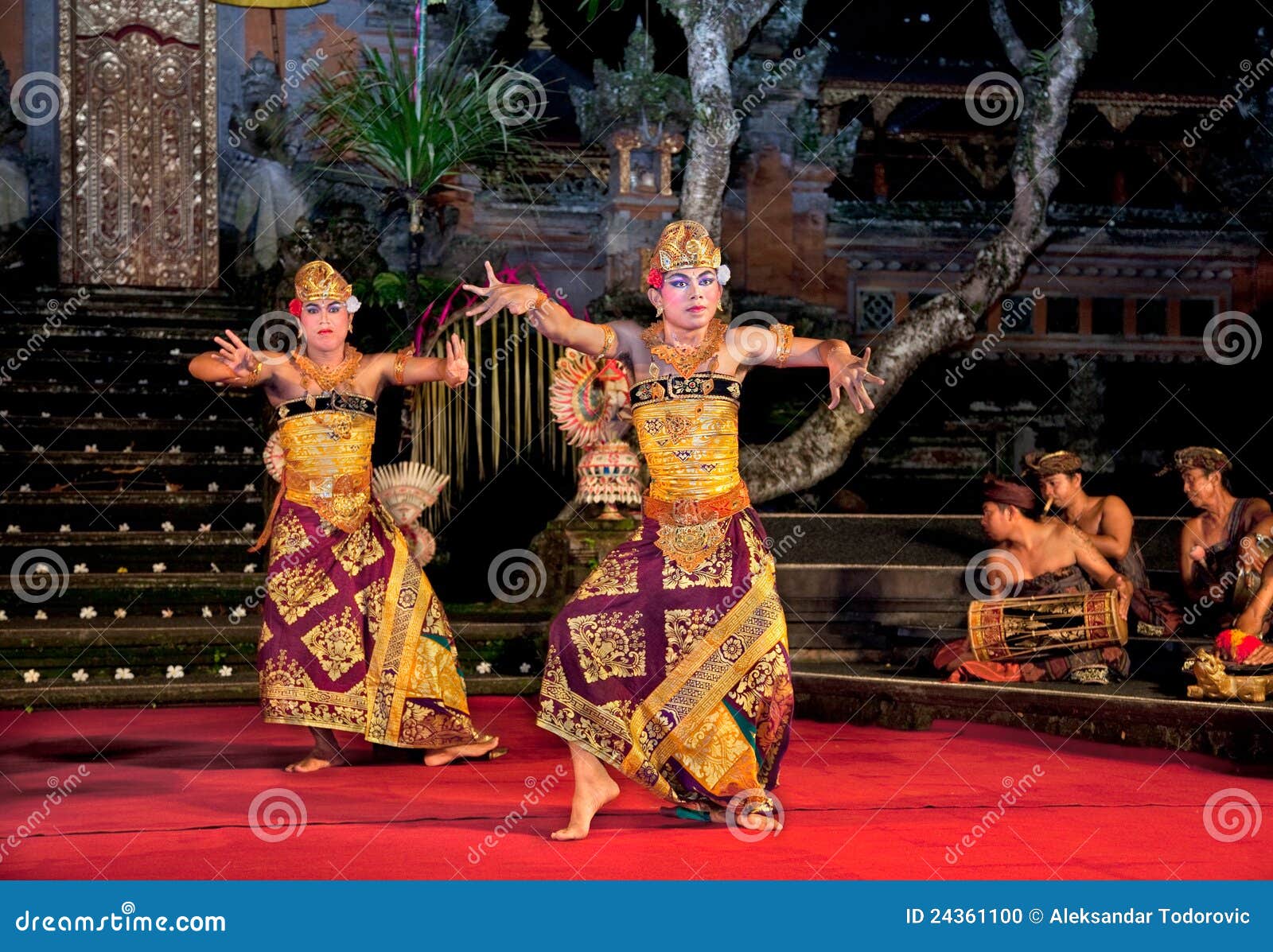Janger Dance. Ubud. Indonesia Editorial Image - Image of drama, outdoor ...