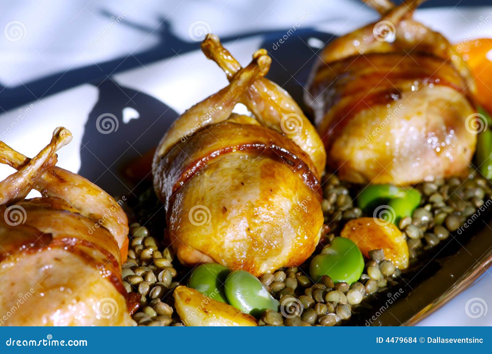 Jantar das codorniz foto de stock. Imagem de aves, assado - 4479684