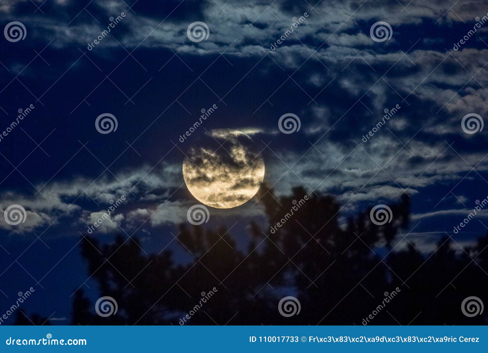 January 31st 2018 Super Moon Stock Image - Image of moonrise, rise ...