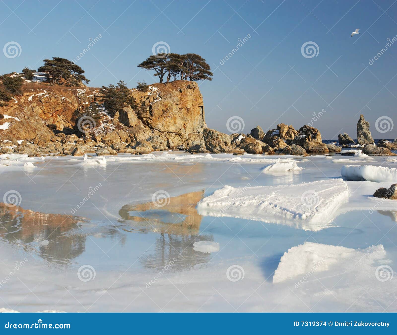 Japan-Meer. Insel 2 stockfoto. Bild von bewegen, sonnenaufgang - 7319374