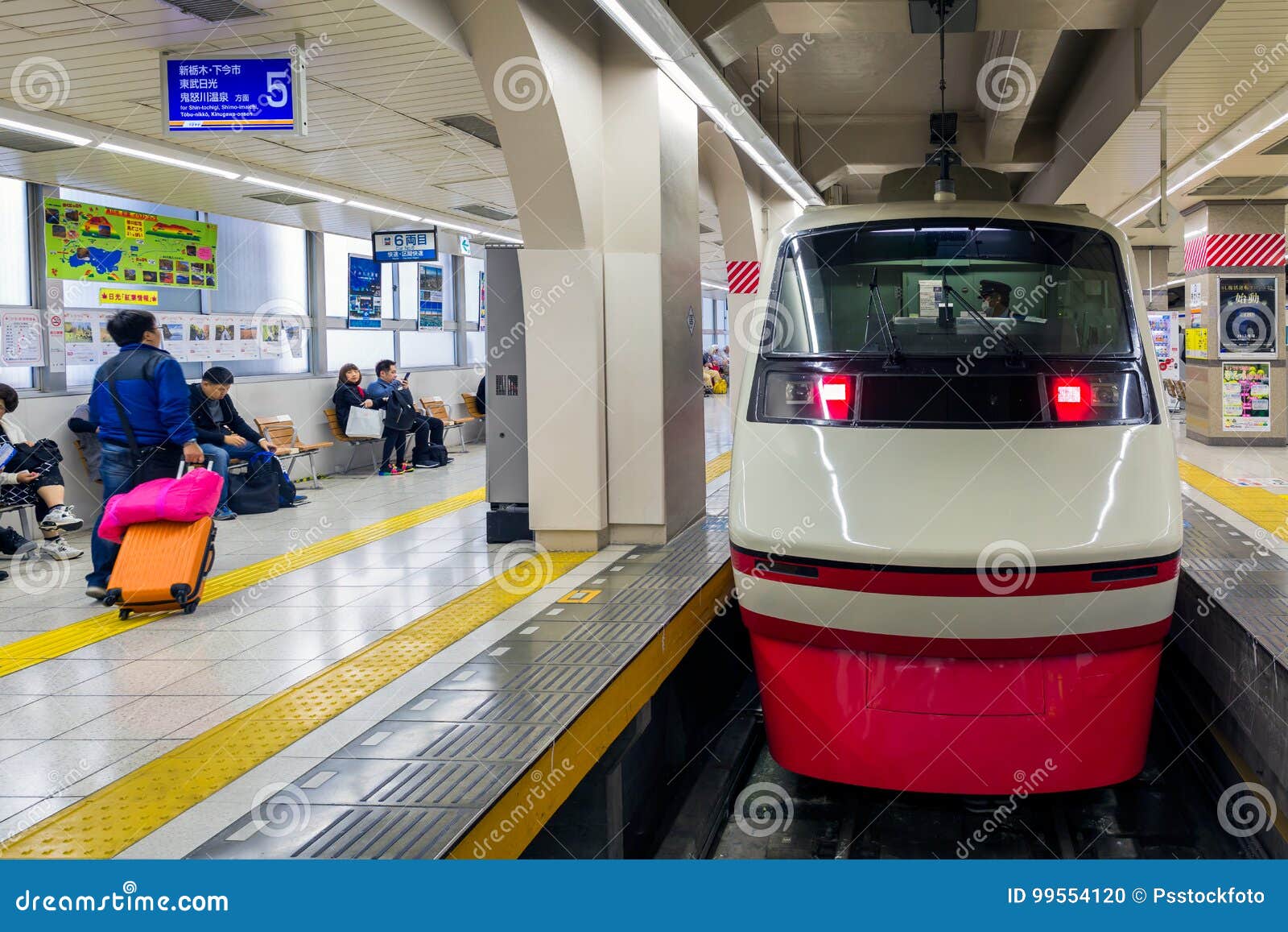 Japan Old Shinkansen Train in Tokyo Station Editorial Image - Image of ...