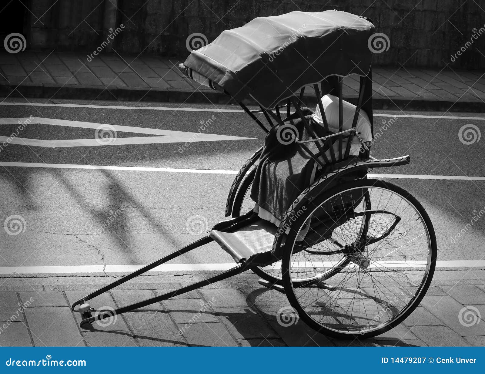 Japan riksza obraz stock. Obraz złożonej z nikt, transport - 14479207