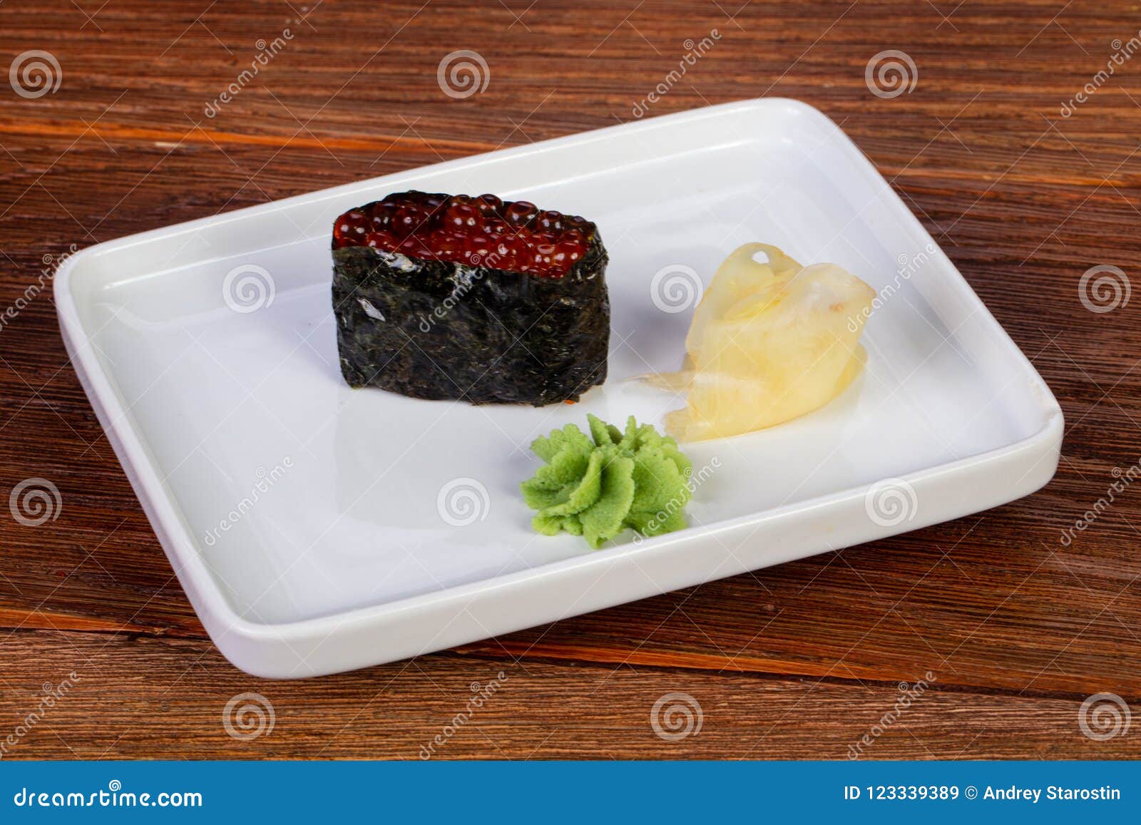 Japanese Sushi Gunkan Red Caviar Stock Image - Image of maki, seaweed ...