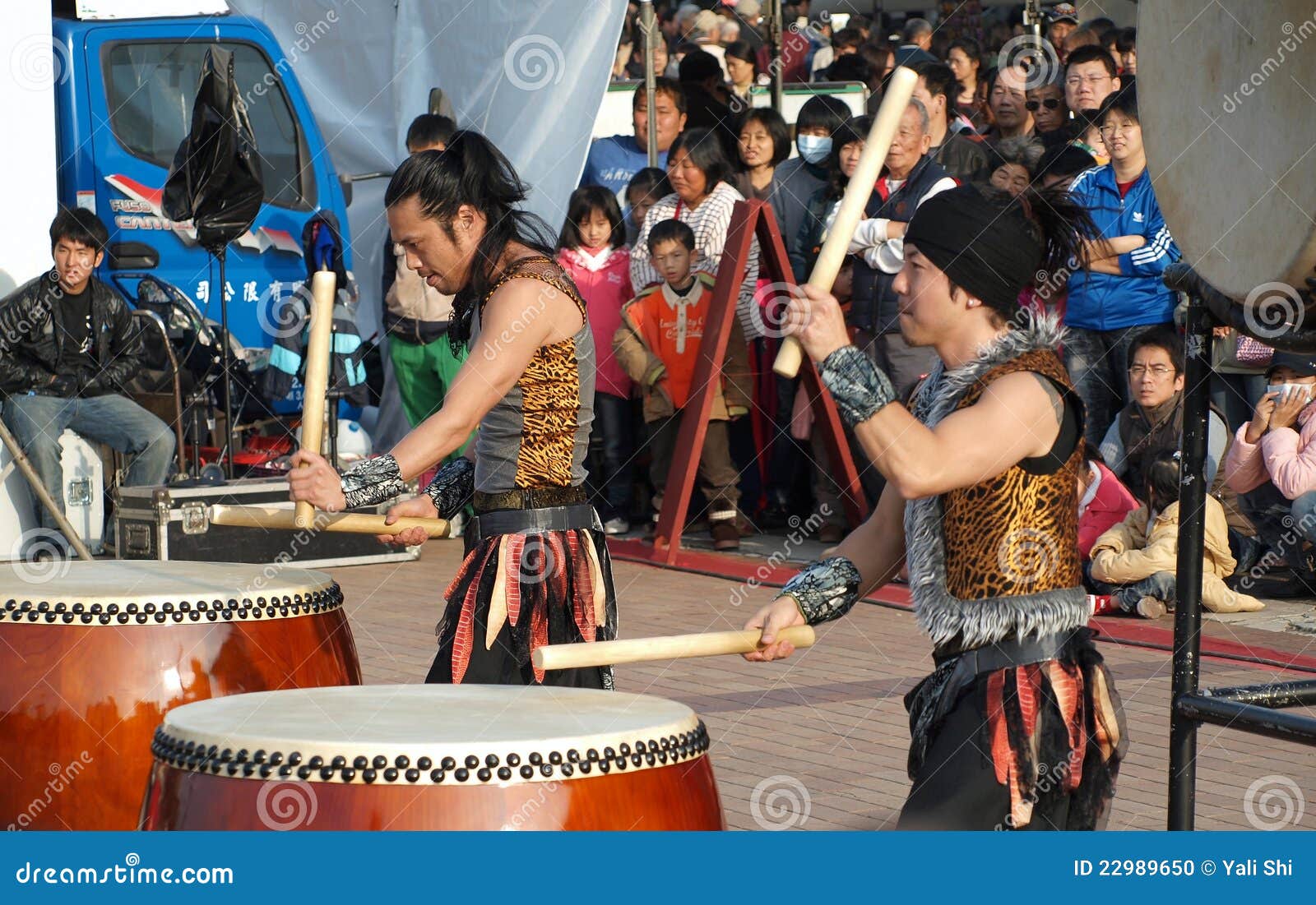 Japanese Drummers Perform editorial image. Image of audience - 22989650