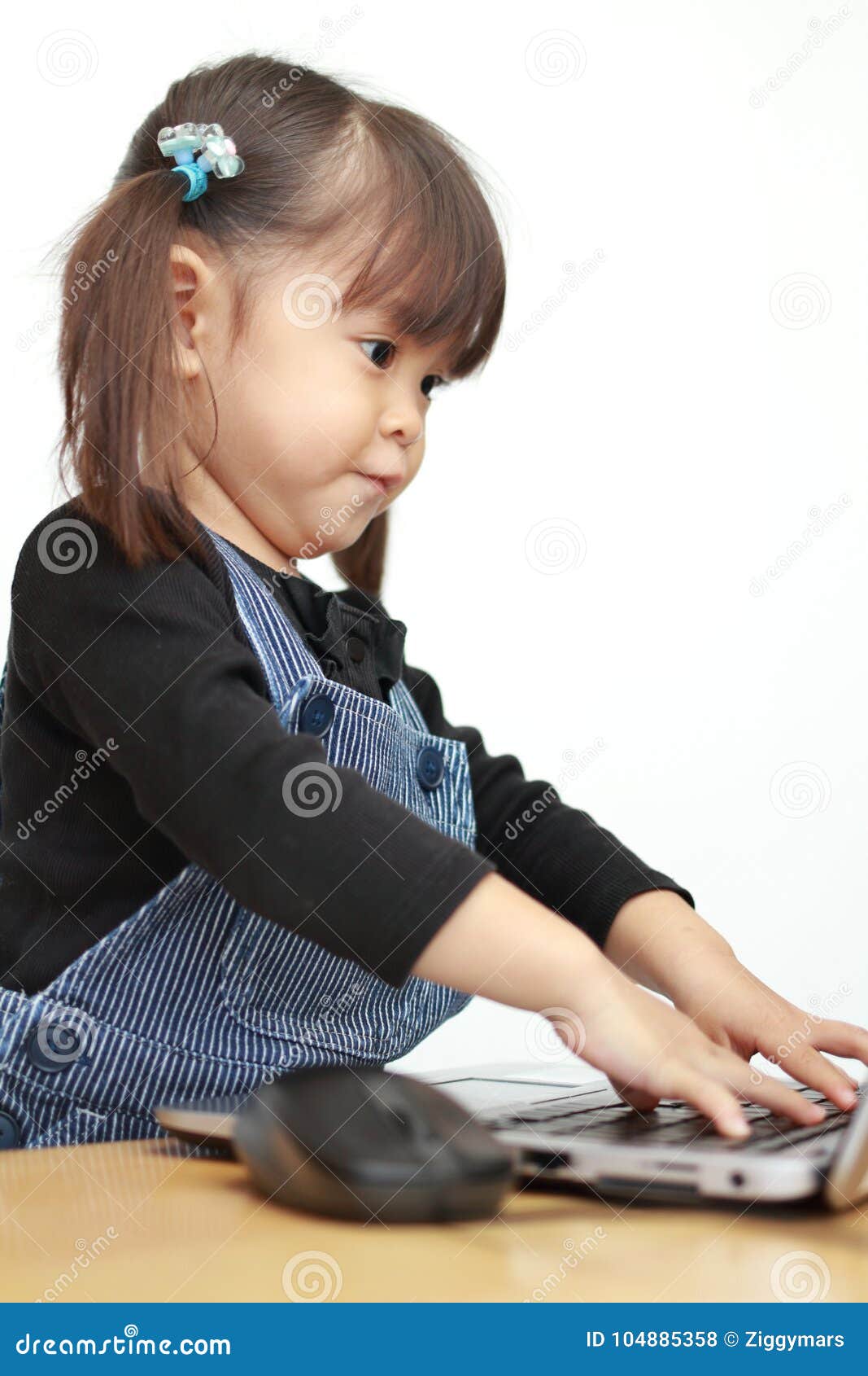 Japanese Girl Using Notebook PC Stock Photo - Image of notebook ...