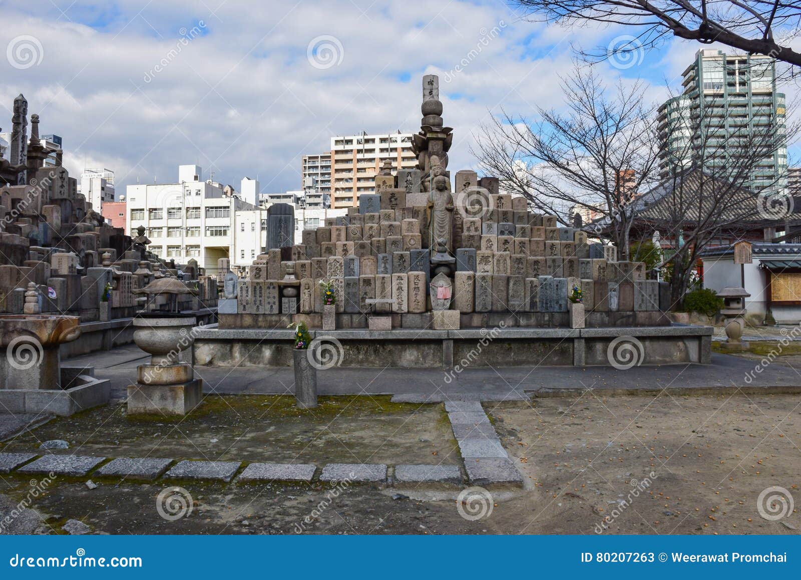 Japanese graveyard stock image. Image of building, japan - 80207263