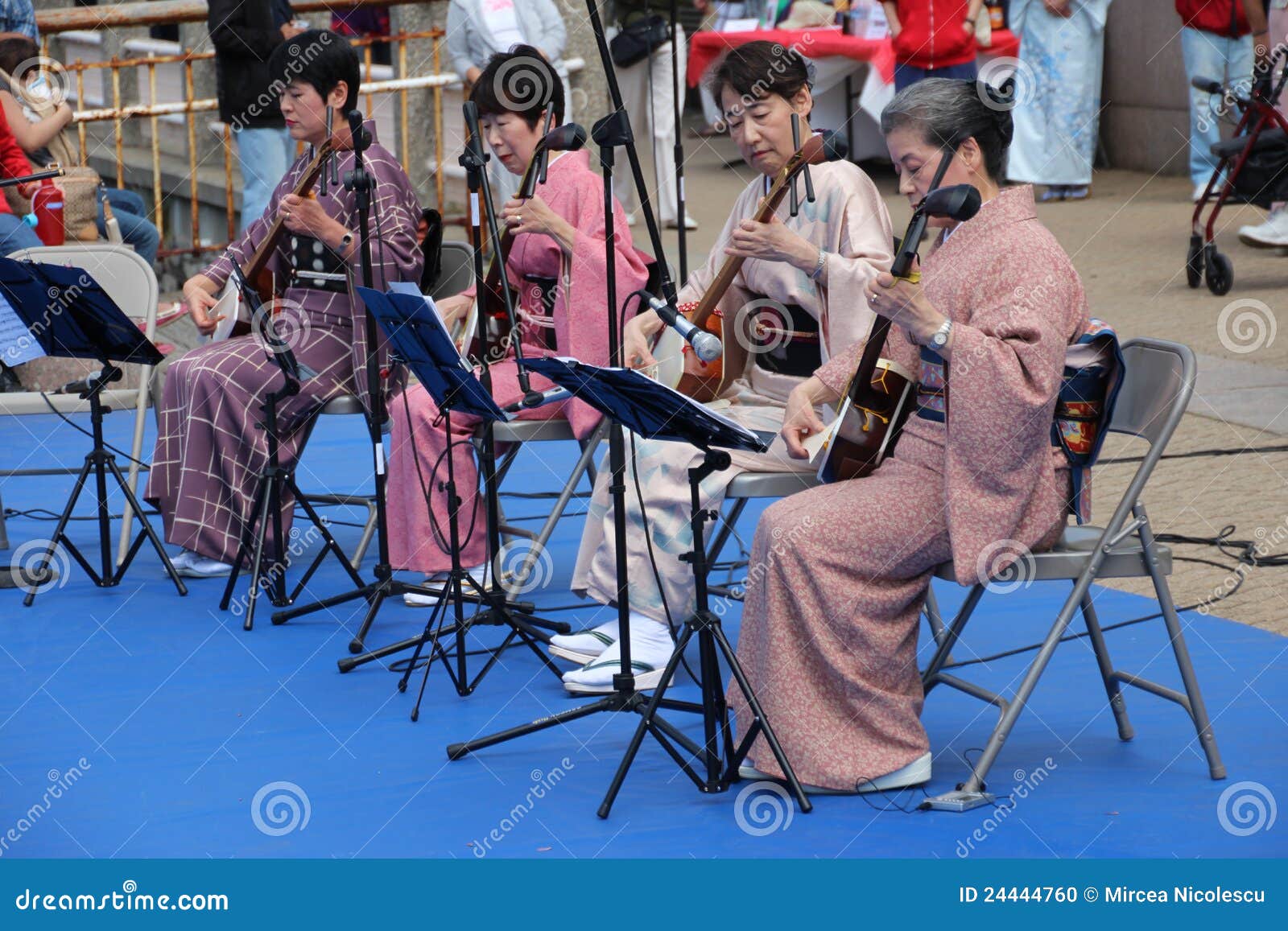 Japanese Musicians Play On Taiko Drums O-kedo Okedo-daiko On A Stage ...