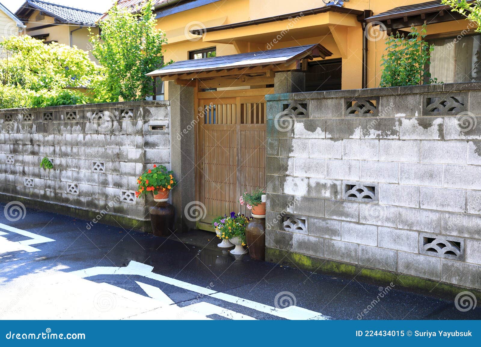 Japanese Old Style House Gate in Kamakura. Stock Image - Image of ...