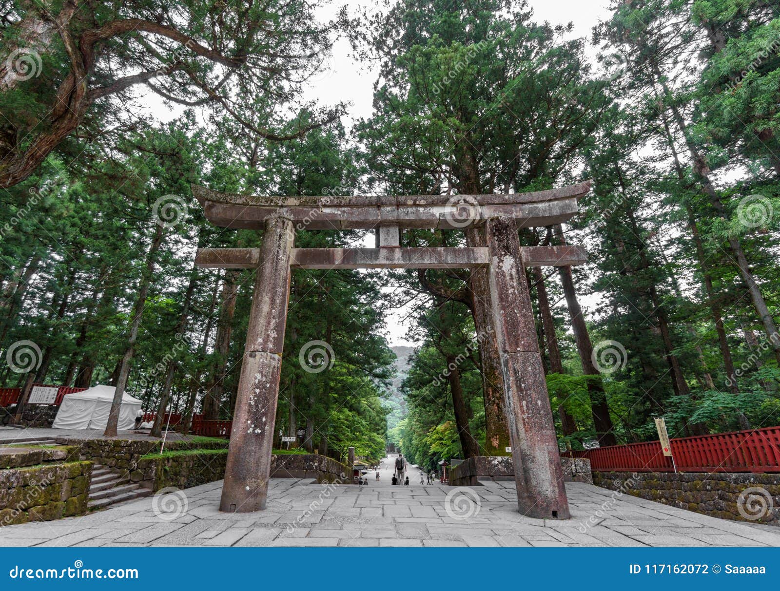 Japanese torii gate editorial photography. Image of park - 117162072