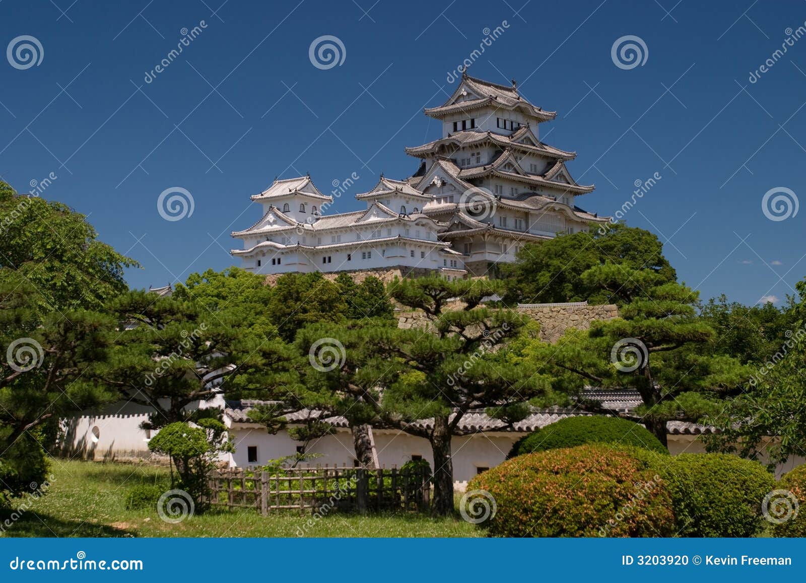 Japanese White Castle (Himeji) Stock Photo - Image of courtyard, castle ...