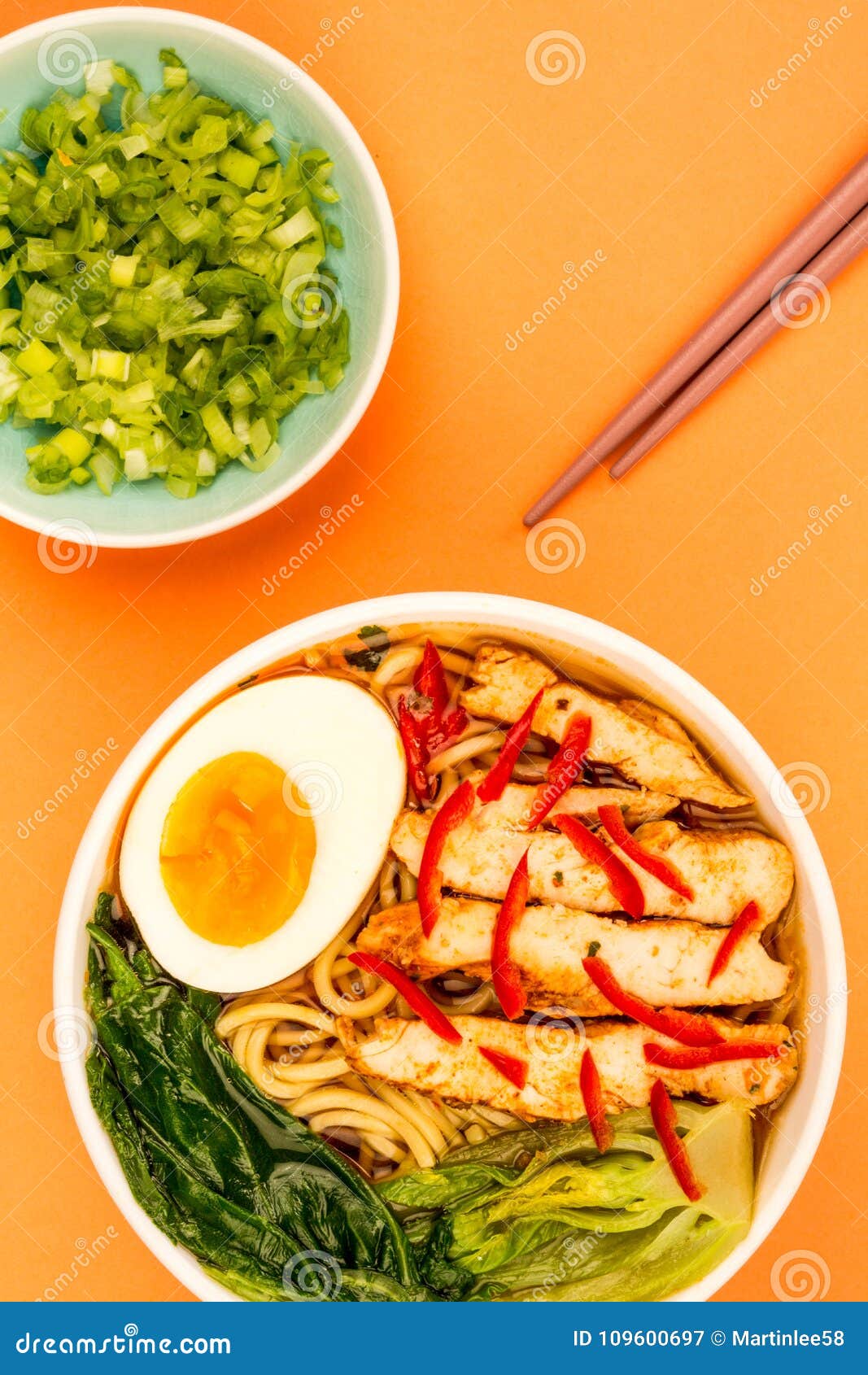 Japanische Art-Huhn Und Paprikas Ramen-Suppe Oder Suppe Mit PAK C ...