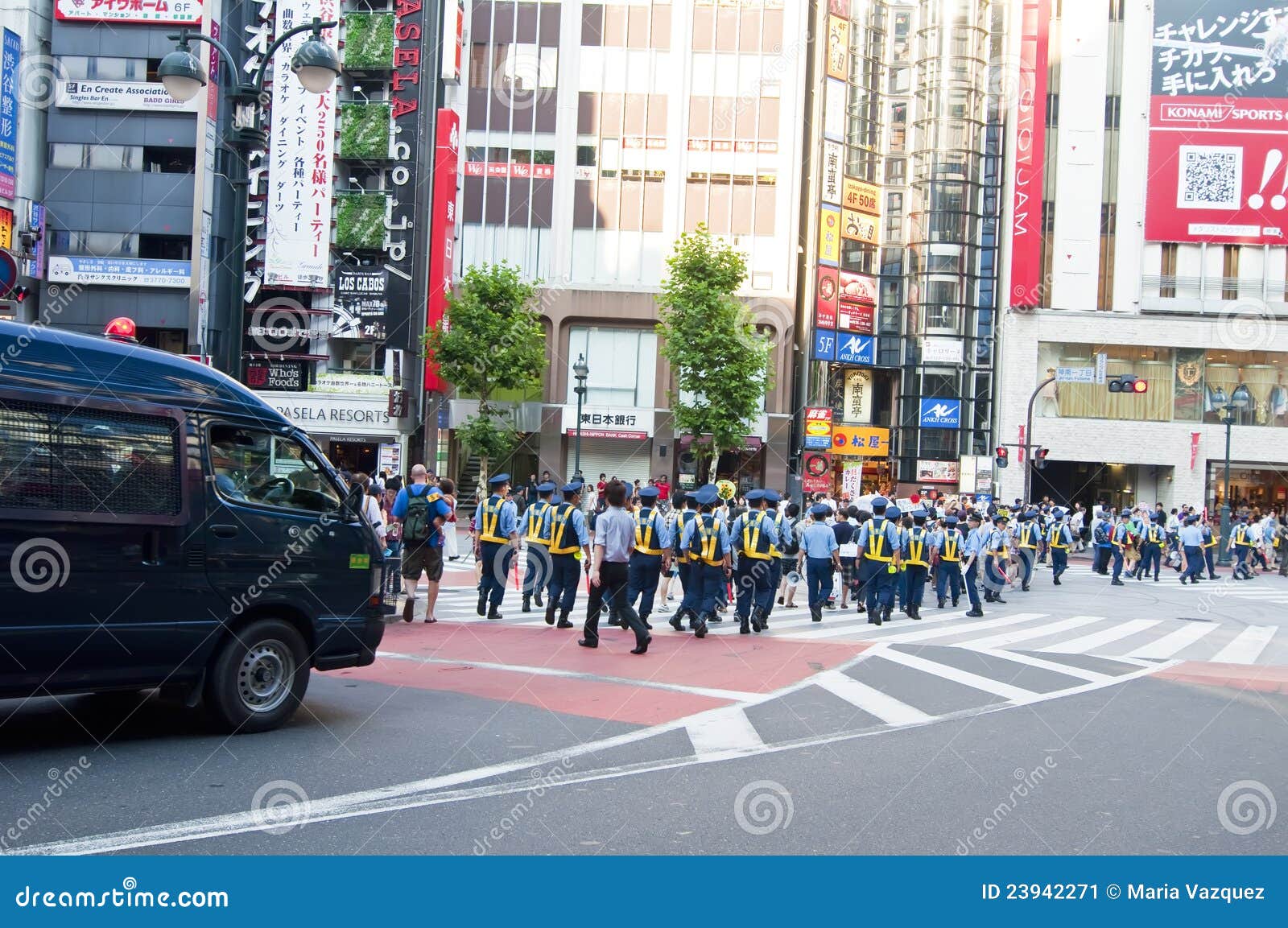 Japanische Polizei in Tokyo Redaktionelles Foto - Bild von japanisch ...