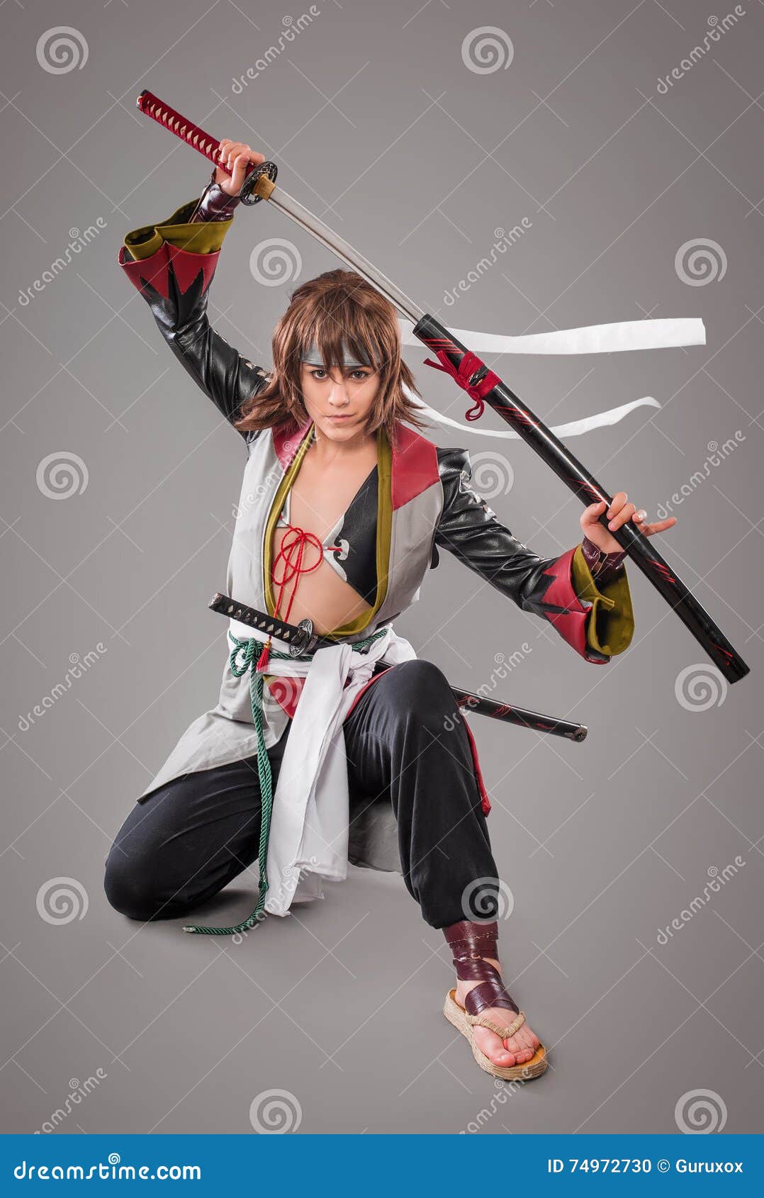 Japanische Samurais Mit Katana Klinge Stockfoto - Bild von studio, held: 74972730