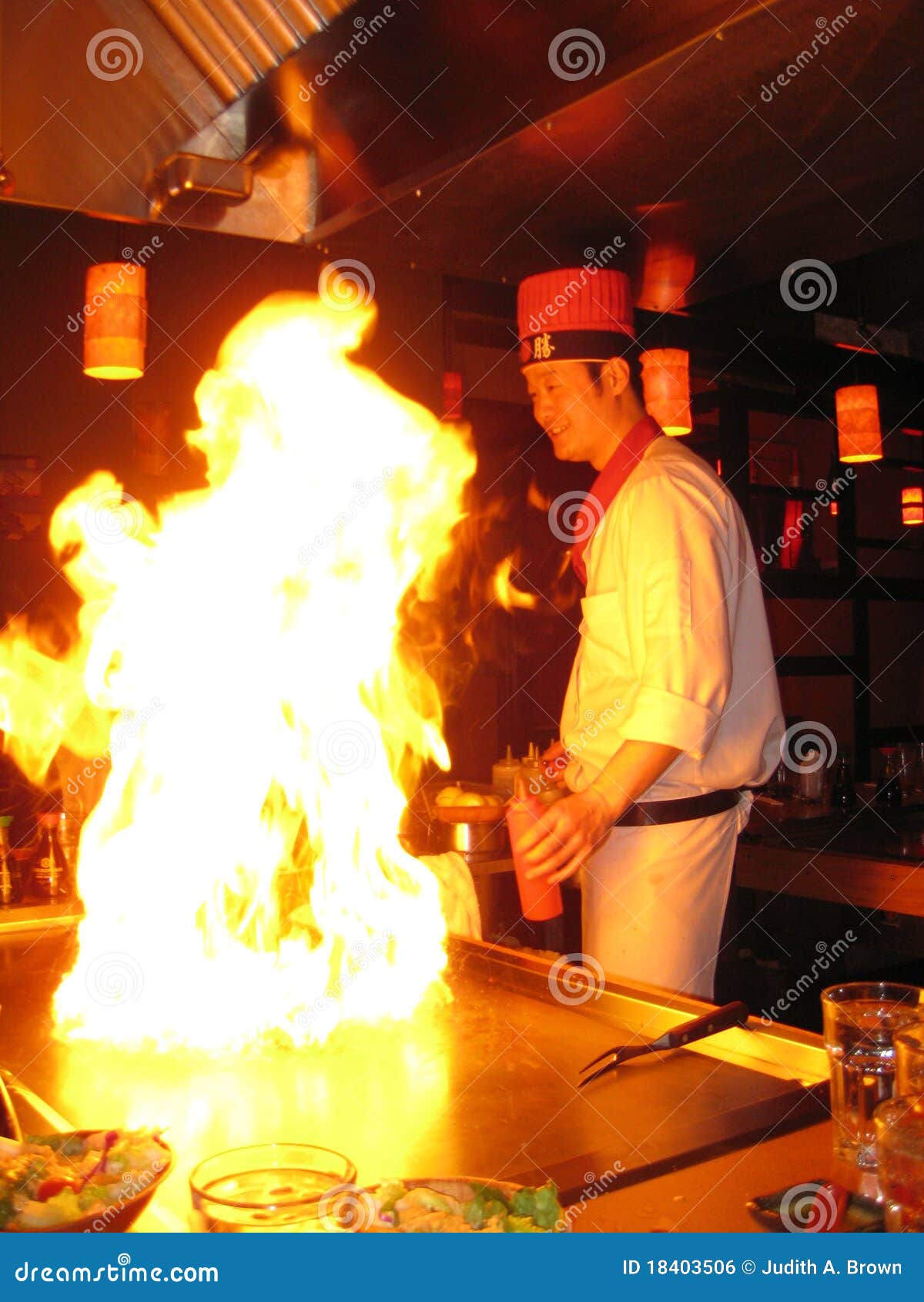 Japanischer Hibachi Chef redaktionelles foto. Bild von koch - 18403506