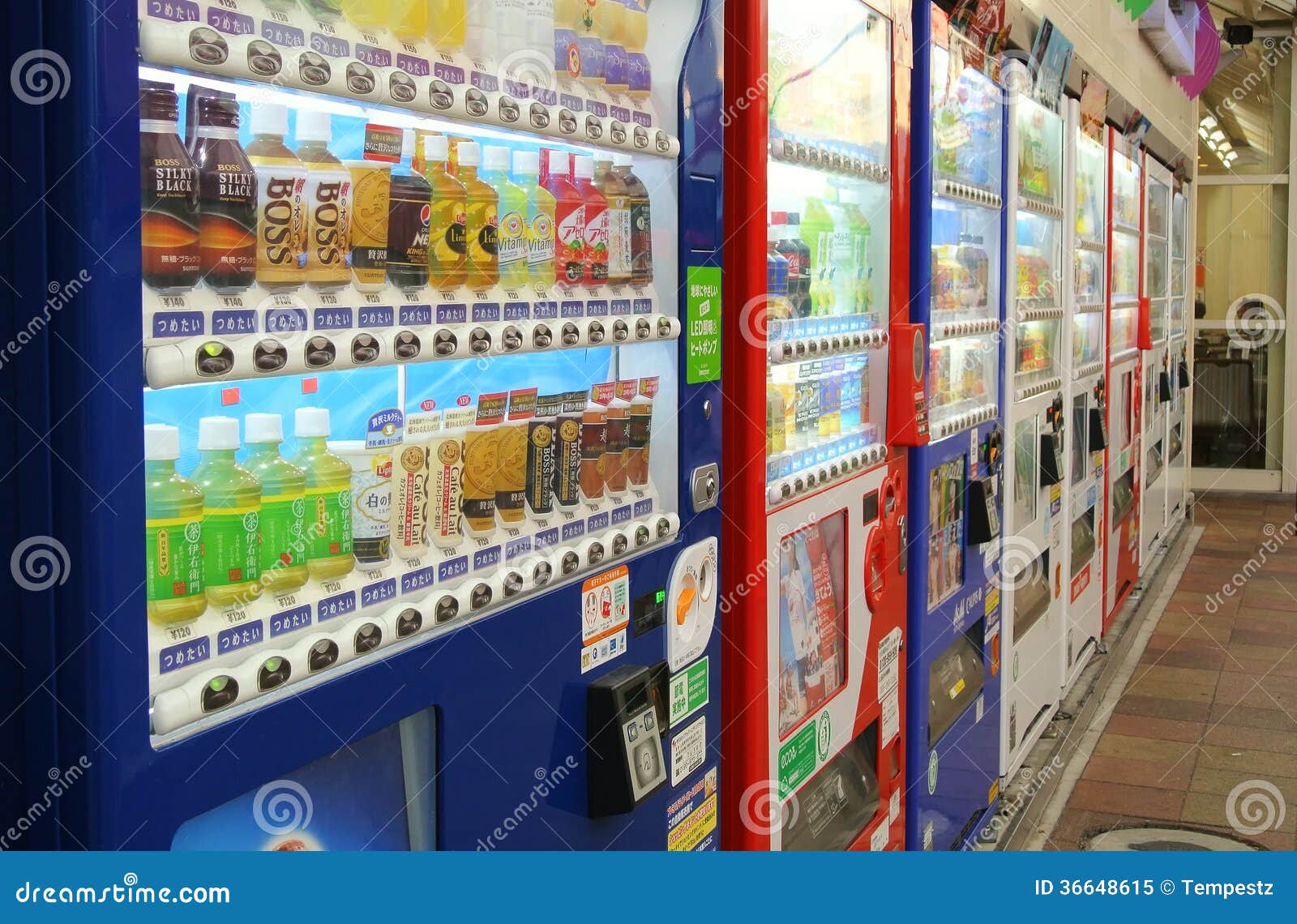 Japanse Automaten redactionele afbeelding. Image of melk - 36648615