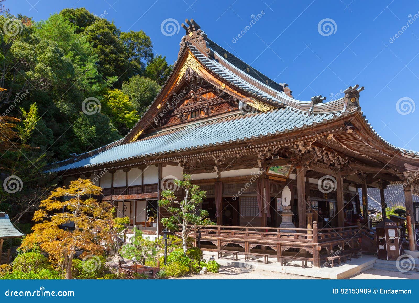 Japanse Boeddhistische Tempel in Miyajima Stock Afbeelding - Image of ...