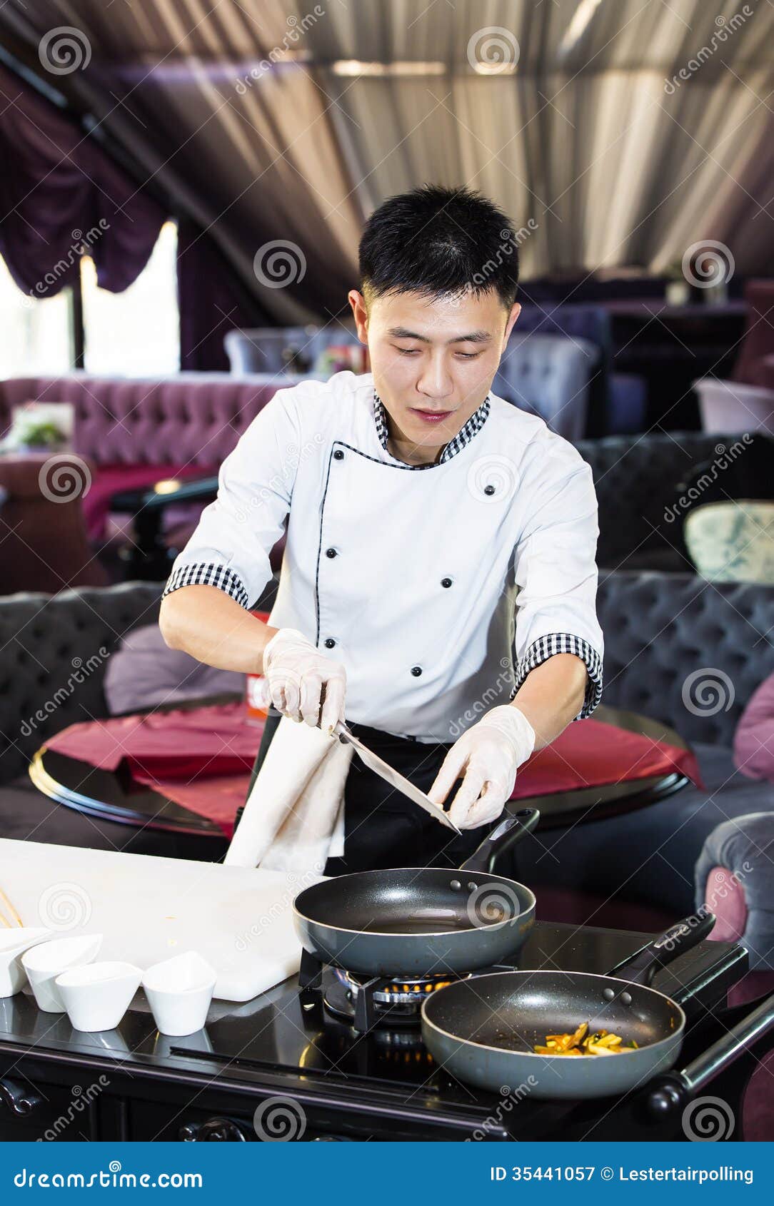 Japanse chef-kok stock afbeelding. Image of vlees, vers - 35441057