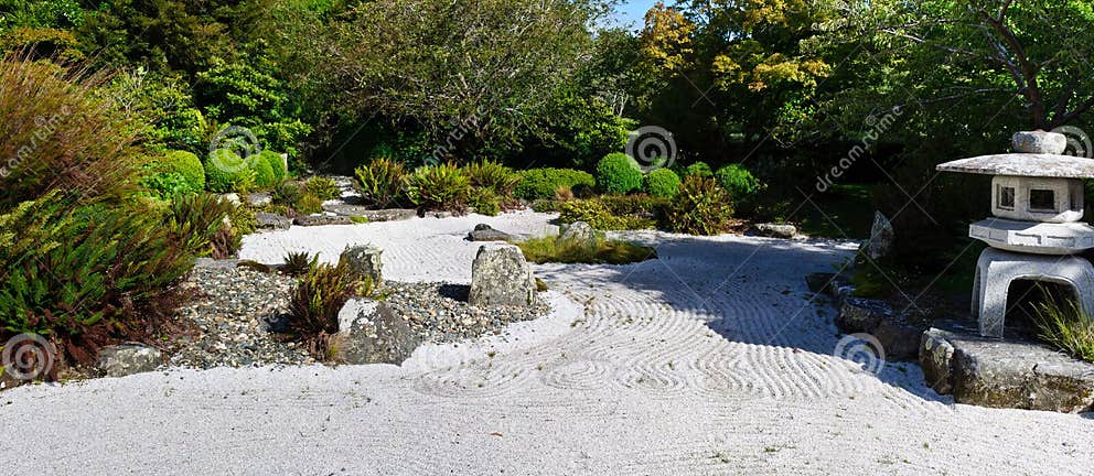 Japanse rotstuin stock afbeelding. Image of structuren - 15419935