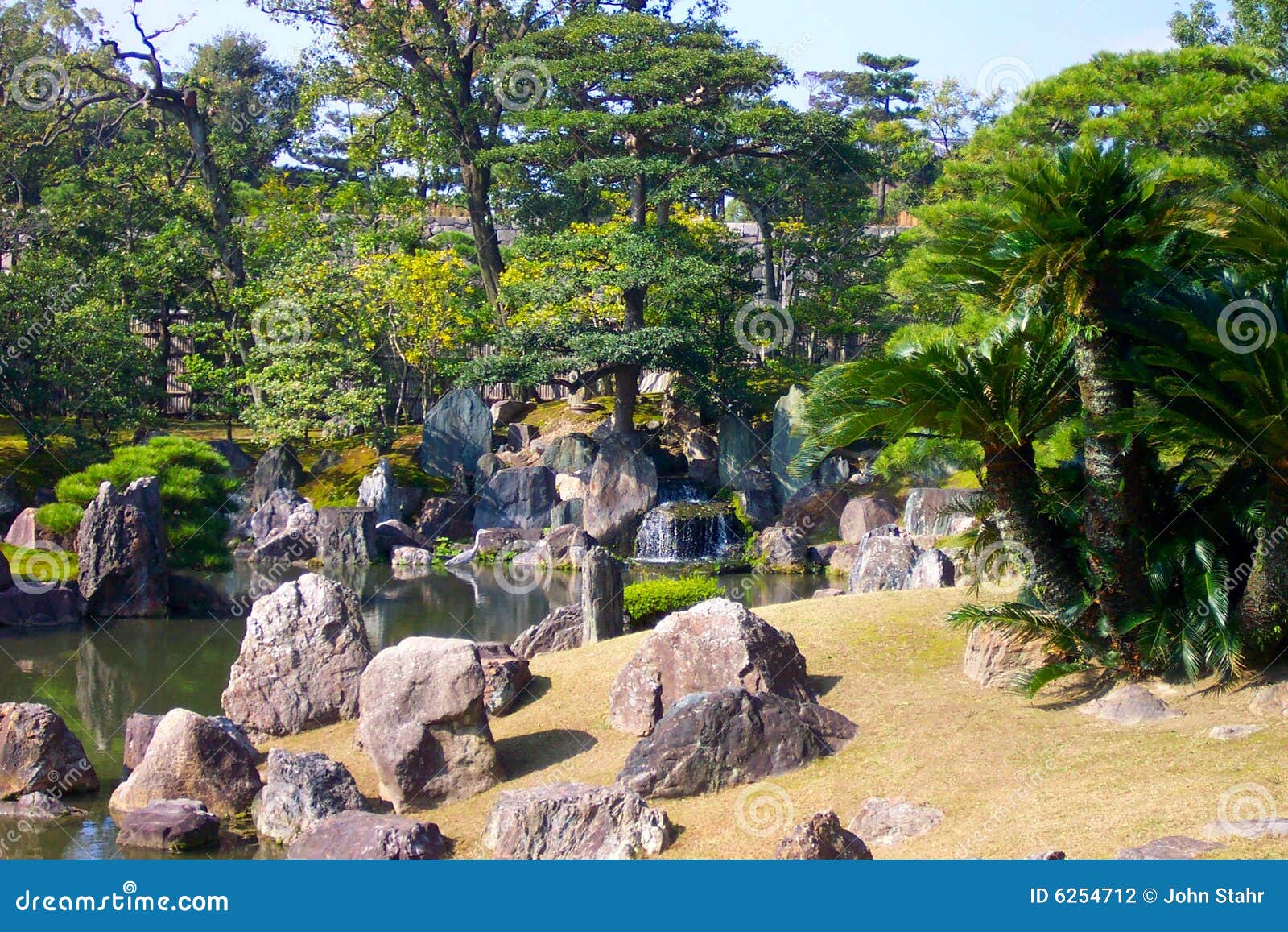 Japanse rotstuin stock foto. Image of landschap, water - 6254712