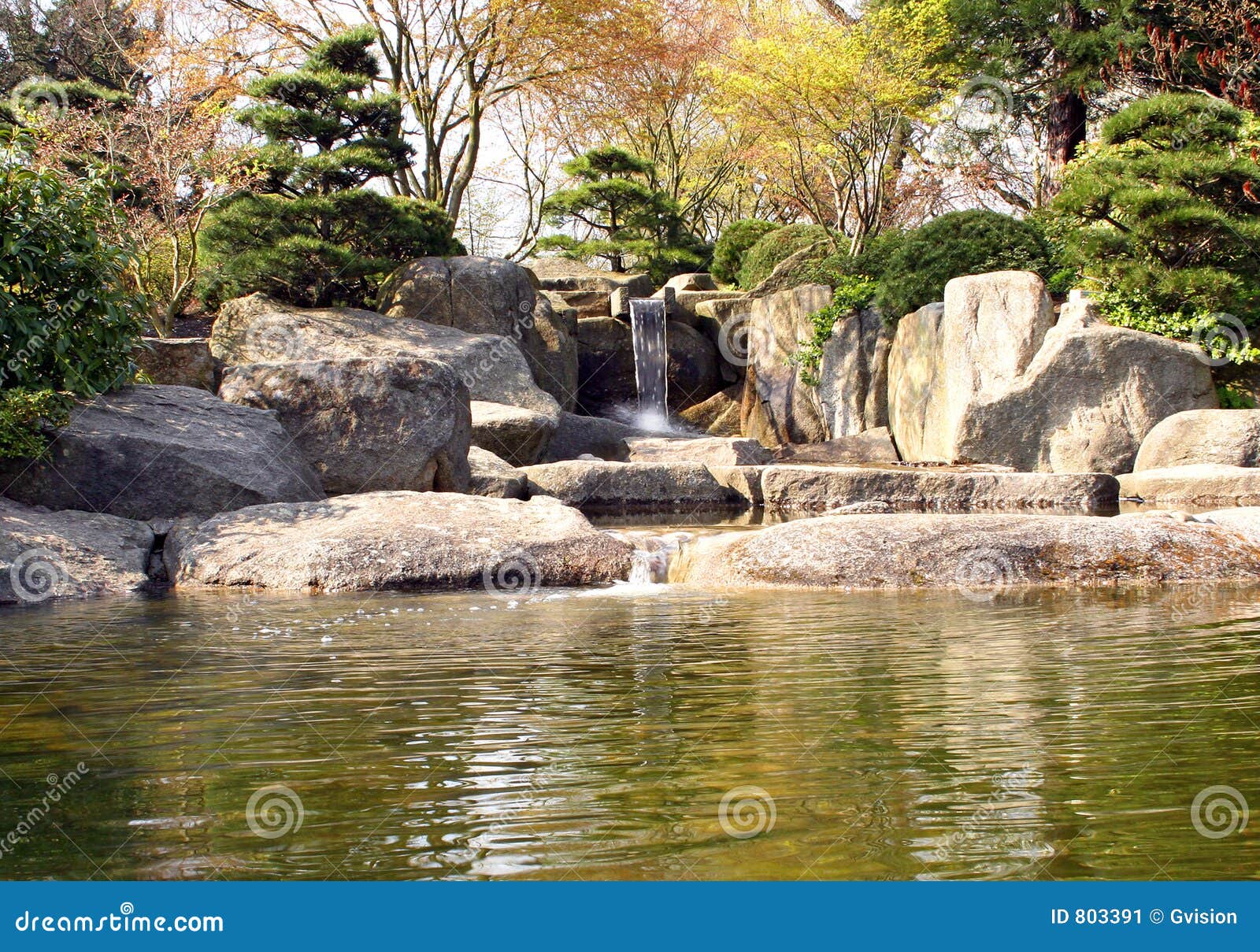 Japanse Rotstuin stock afbeelding. Image of waterval, rust - 803391