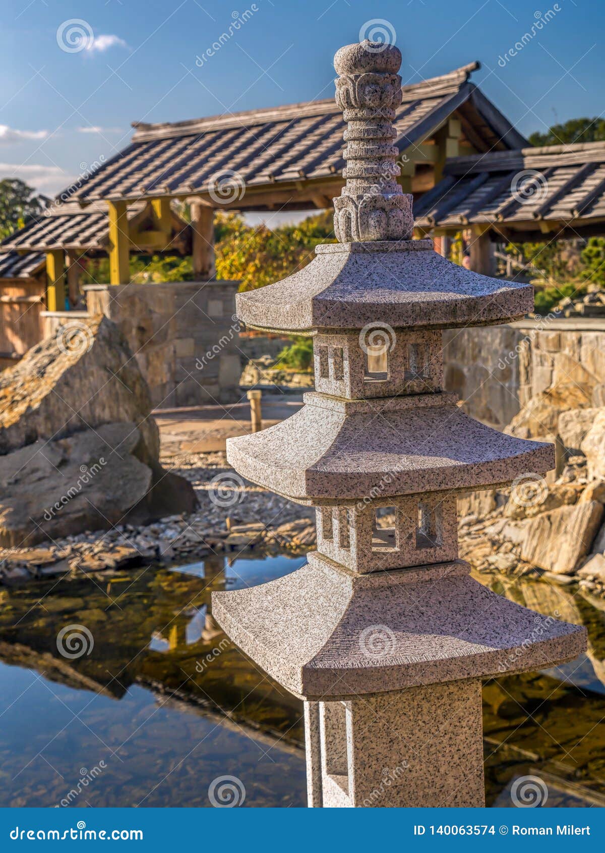 Japanse Rotstuin stock foto. Image of tuin, boeddhisme - 140063574