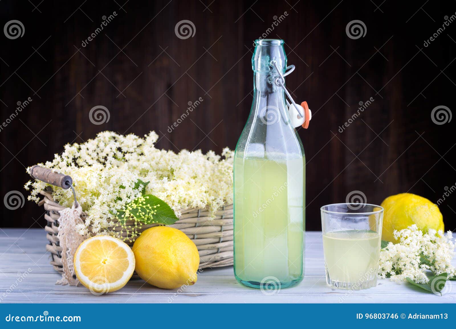 Jarabe Del Sambucus Del Nigra Foto de archivo - Imagen de remedios ...