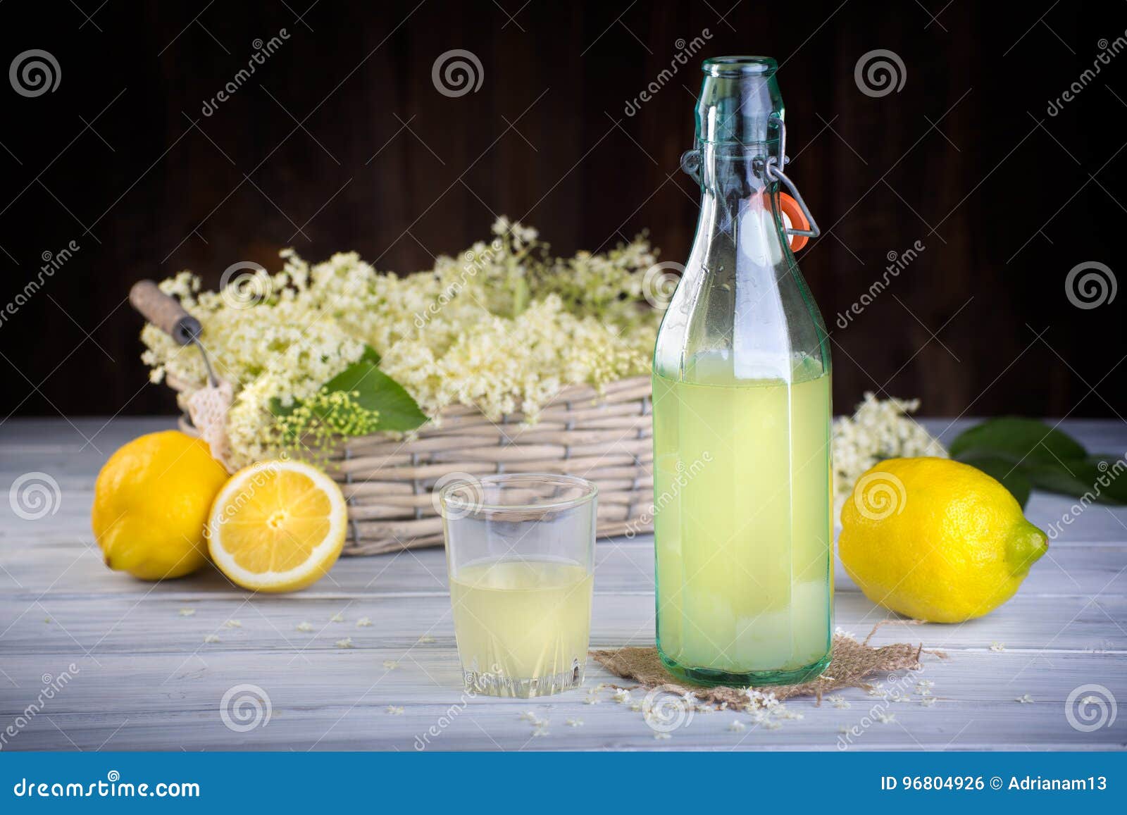 Jarabe Del Sambucus Del Nigra Foto de archivo - Imagen de rebanada ...