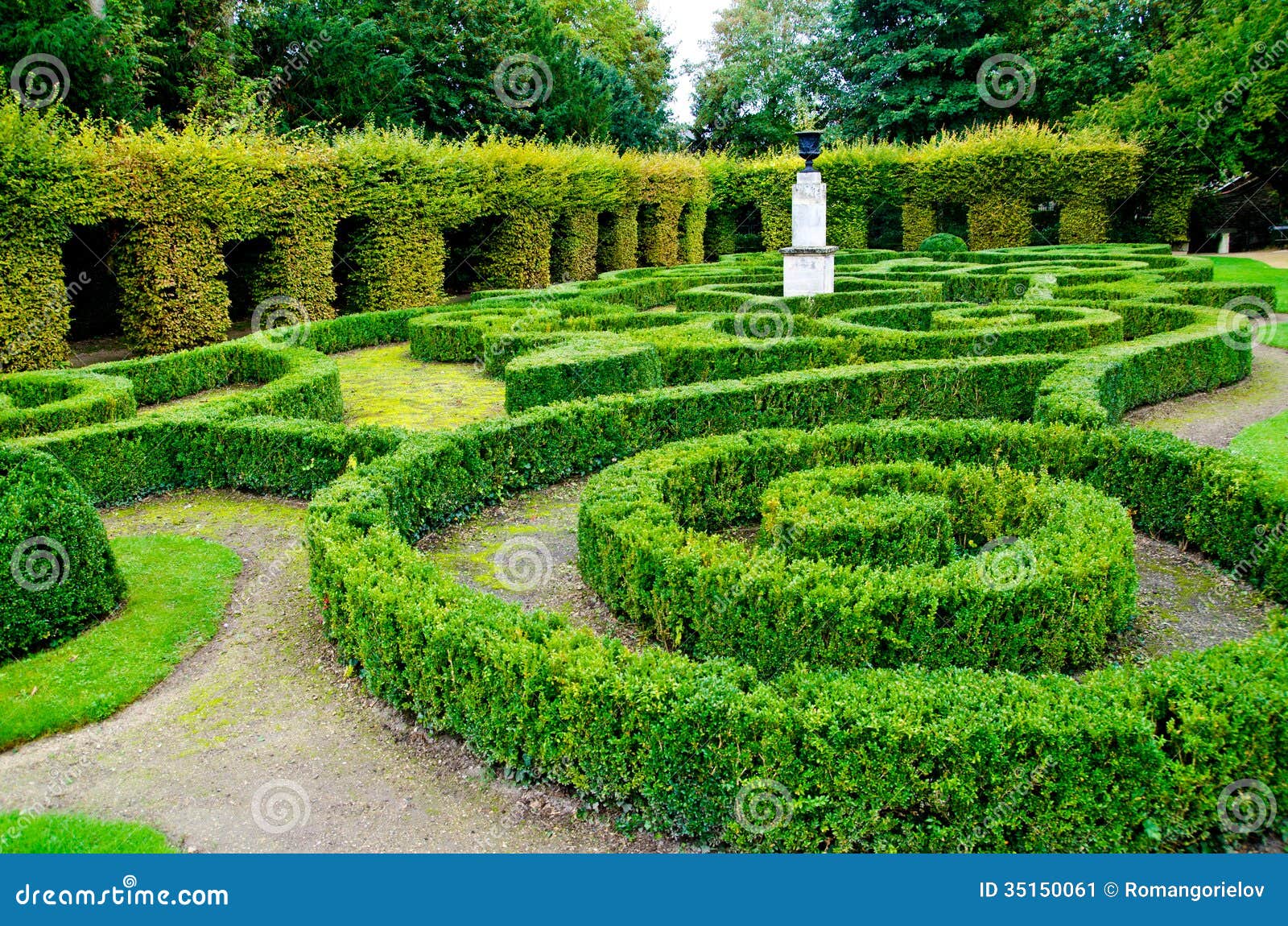 Jardín del laberinto imagen de archivo. Imagen de rompecabezas - 35150061