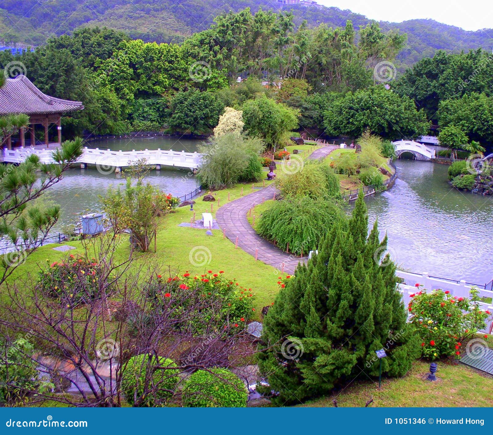 Jardim foto de stock. Imagem de exterior, flor, jardinar - 1051346