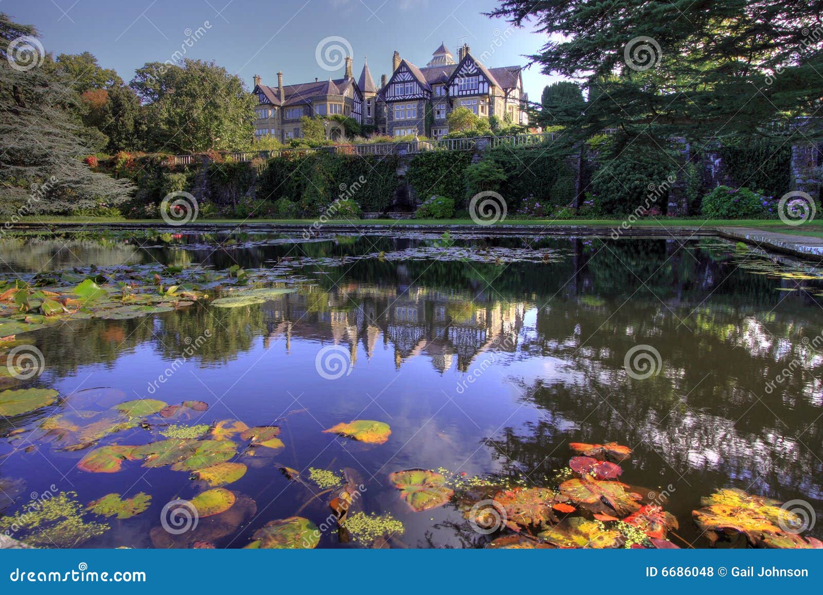 Jardines de Bodnant foto de archivo. Imagen de coloreado - 6686048