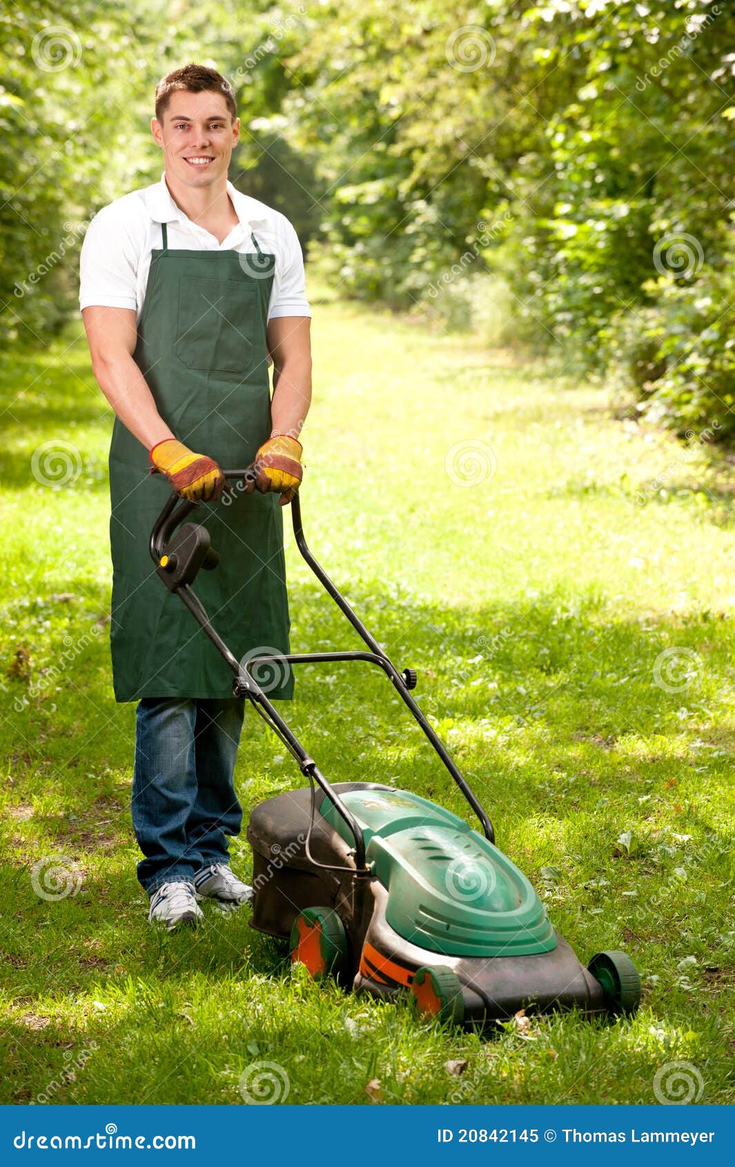 Jardinier de sourire image stock. Image du ressort, soin - 20842145