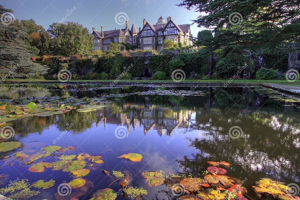 Jardins de Bodnant foto de stock. Imagem de colorido, flores - 6686048
